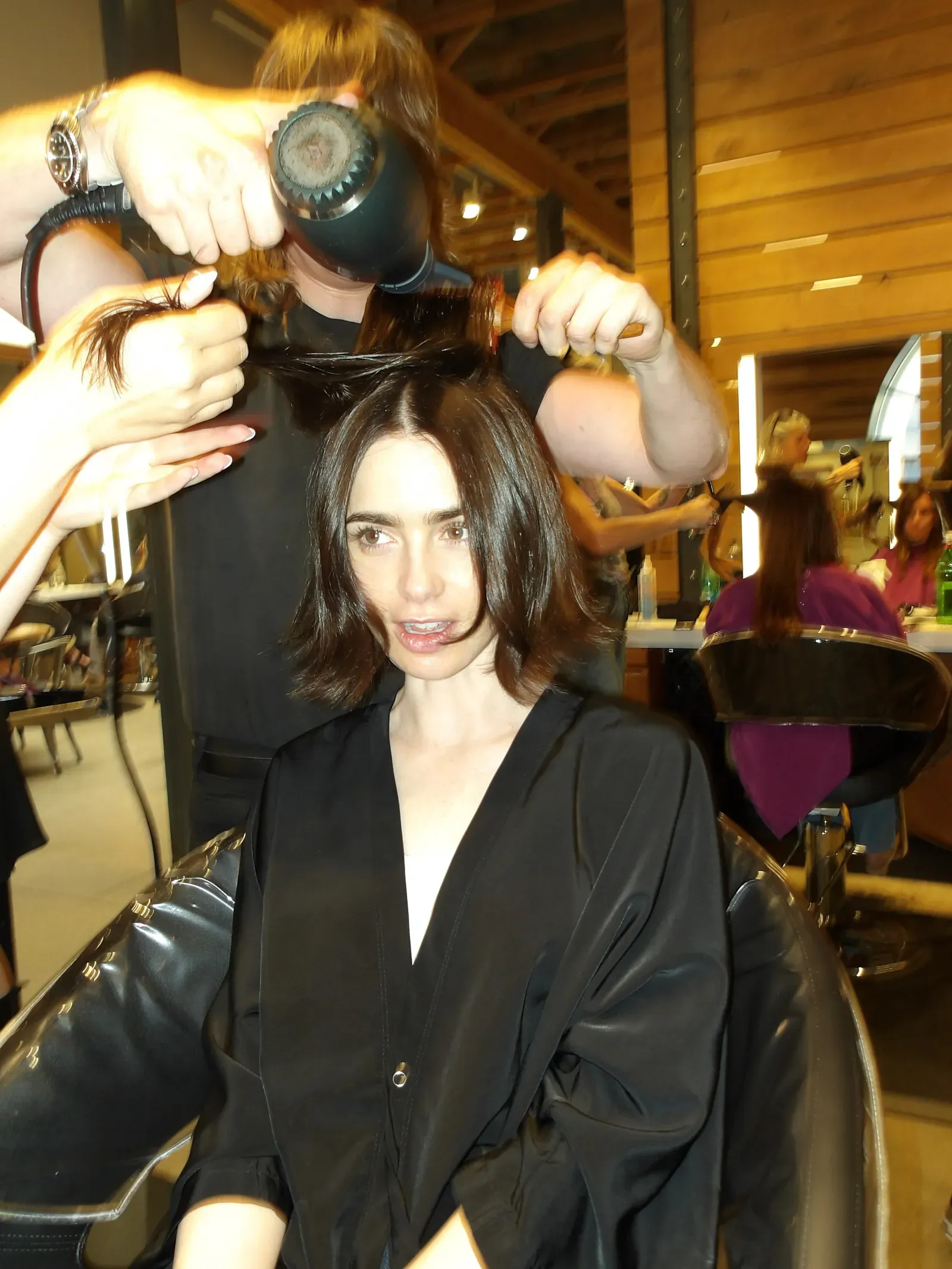 Watch Lily Collins give herself a blunt bob - Vogue Scandinavia